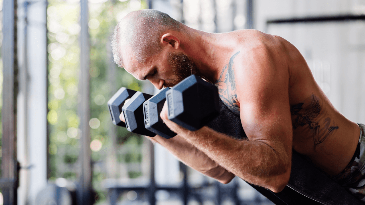 How to Spider Curl for Insane Bicep Isolation (Build the Peak) - Men's ...